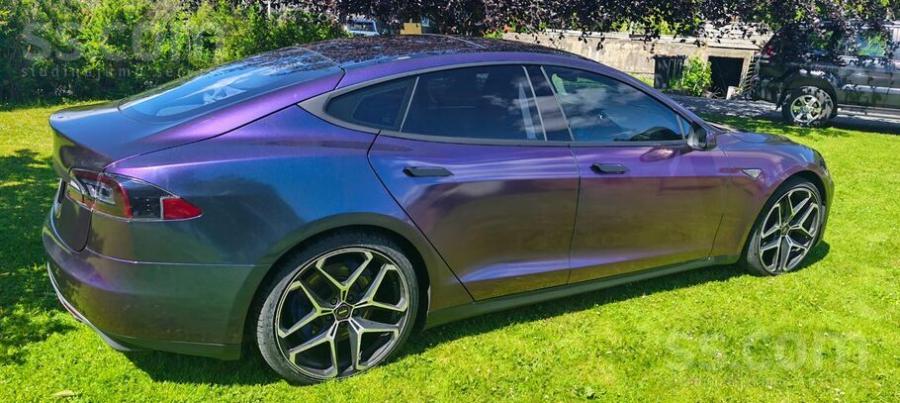 Grey Tesla Model S 2015 in Riga, with an engine capacity of 0.00 L and mileage of 304 thousand km for 17777 €, photo 4 on AUTOMOTO.COM.LV