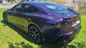Grey Tesla Model S 2015 in Riga, with an engine capacity of 0.00 L and mileage of 304 thousand km for 17777 €, photo 5 on AUTOMOTO.COM.LV