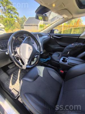 Grey Tesla Model S 2015 in Riga, with an engine capacity of 0.00 L and mileage of 304 thousand km for 17777 €, photo 11 on AUTOMOTO.COM.LV