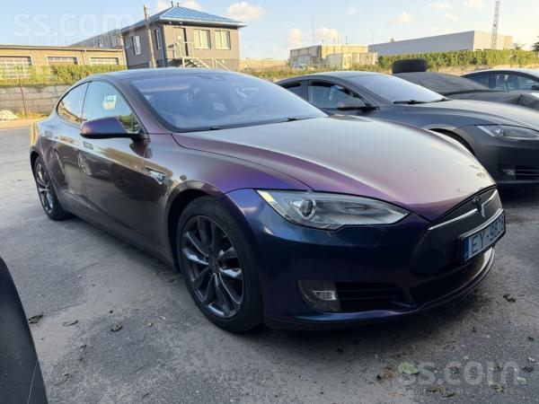 Pelēks Tesla Model S 2015 Rīga, ar dzinēja tilpumu 0.00 L un nobraukumu 304 tūkst. km par 15777 €, foto 1 vietnē AUTOMOTO.COM.LV