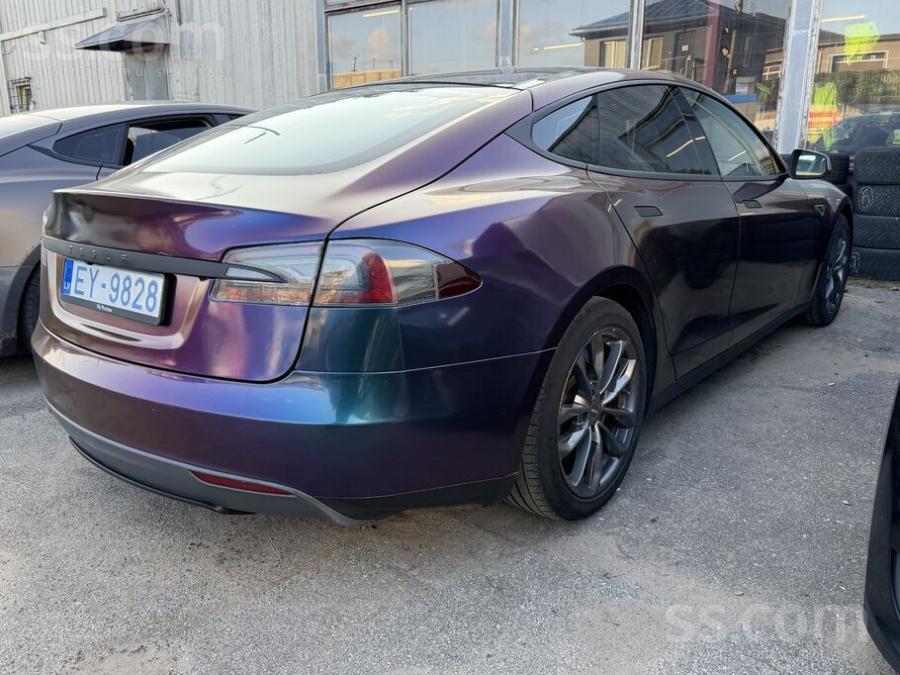 Pelēks Tesla Model S 2015 Rīga, ar dzinēja tilpumu 0.00 L un nobraukumu 304 tūkst. km par 15777 €, foto 4 vietnē AUTOMOTO.COM.LV