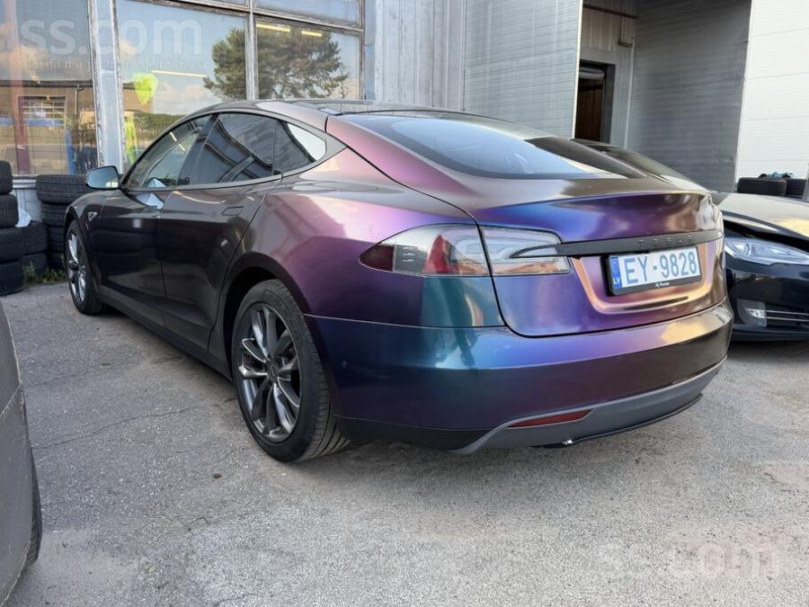Pelēks Tesla Model S 2015 Rīga, ar dzinēja tilpumu 0.00 L un nobraukumu 304 tūkst. km par 15777 €, foto 5 vietnē AUTOMOTO.COM.LV