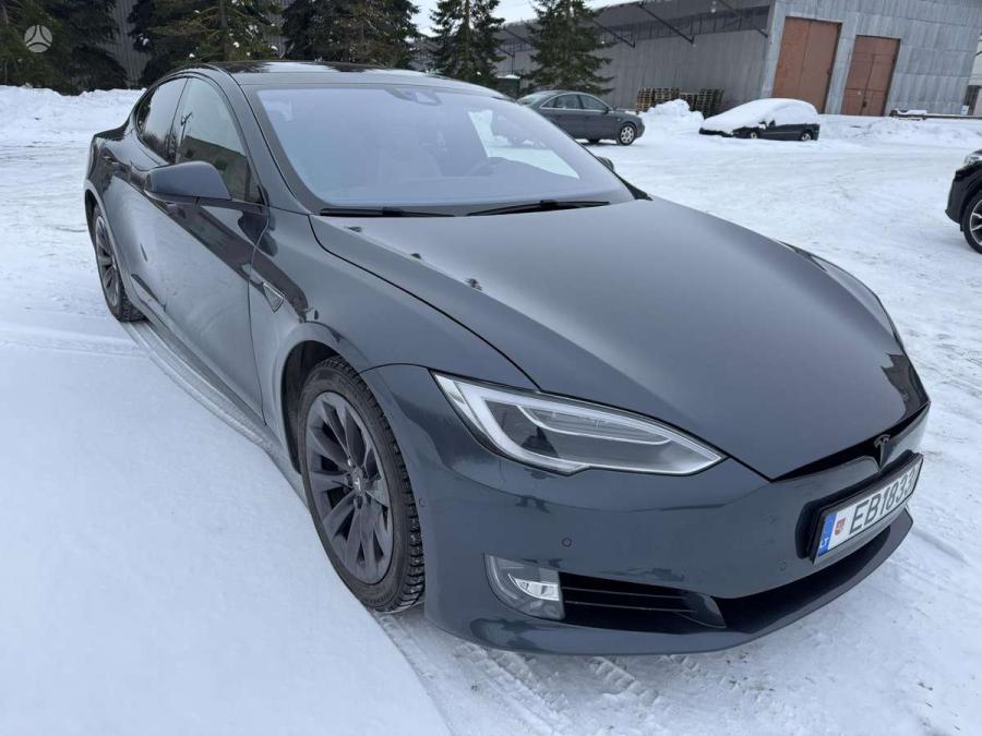 Pelēks Tesla Model S 2016 Gargždai, ar dzinēja tilpumu 0.00 L un nobraukumu 82 tūkst. km par 17500 €, foto 2 vietnē AUTOMOTO.COM.LV