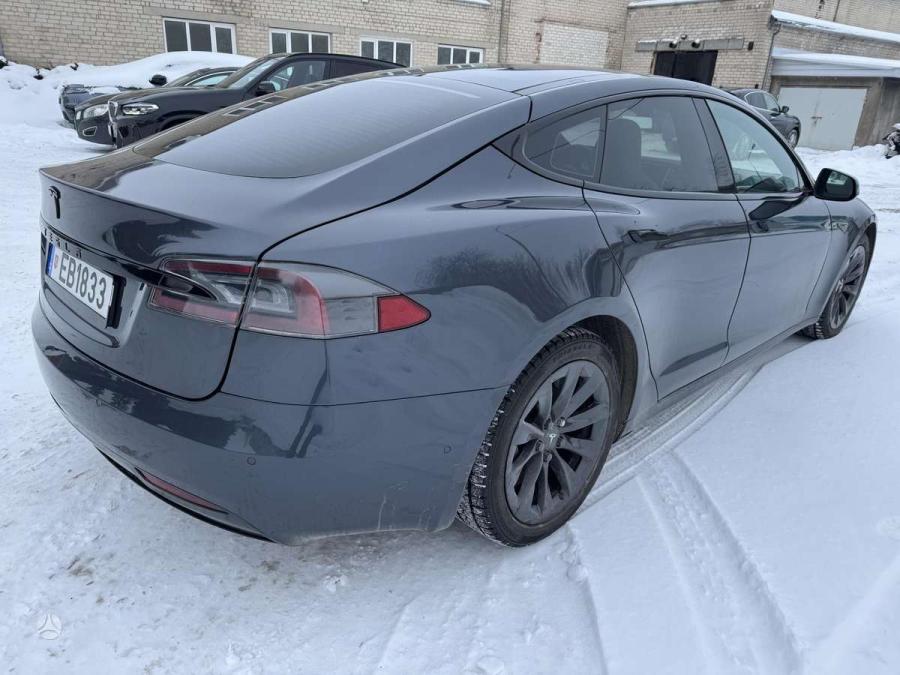 Pelēks Tesla Model S 2016 Gargždai, ar dzinēja tilpumu 0.00 L un nobraukumu 82 tūkst. km par 17500 €, foto 3 vietnē AUTOMOTO.COM.LV