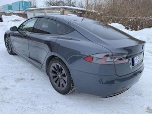 Pelēks Tesla Model S 2016 Gargždai, ar dzinēja tilpumu 0.00 L un nobraukumu 82 tūkst. km par 17500 €, foto 4 vietnē AUTOMOTO.COM.LV