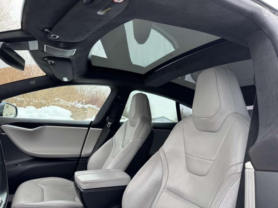 Pelēks Tesla Model S 2016 Gargždai, ar dzinēja tilpumu 0.00 L un nobraukumu 82 tūkst. km par 17500 €, foto 10 vietnē AUTOMOTO.COM.LV