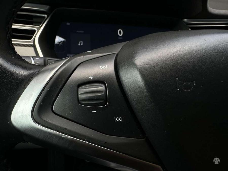 Grey Tesla Model S 2016 in Vilnius, with an engine capacity of 0.00 L and mileage of 141 thousand km for 19750 €, photo 9 on AUTOMOTO.COM.LV