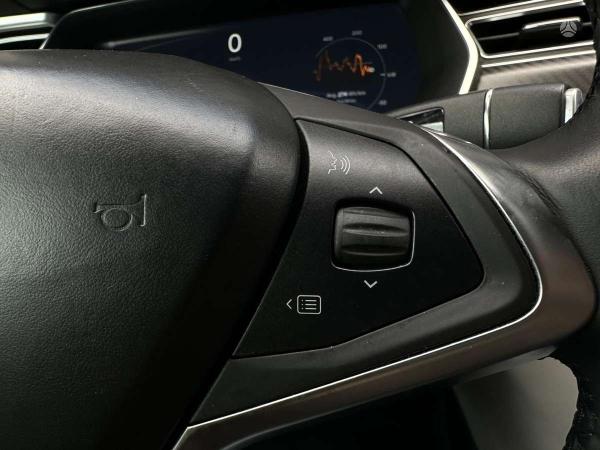 Grey Tesla Model S 2016 in Vilnius, with an engine capacity of 0.00 L and mileage of 141 thousand km for 19750 €, photo 9 on AUTOMOTO.COM.LV