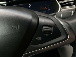 Grey Tesla Model S 2016 in Vilnius, with an engine capacity of 0.00 L and mileage of 141 thousand km for 19750 €, photo 10 on AUTOMOTO.COM.LV