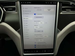 Grey Tesla Model S 2016 in Vilnius, with an engine capacity of 0.00 L and mileage of 141 thousand km for 19750 €, photo 16 on AUTOMOTO.COM.LV