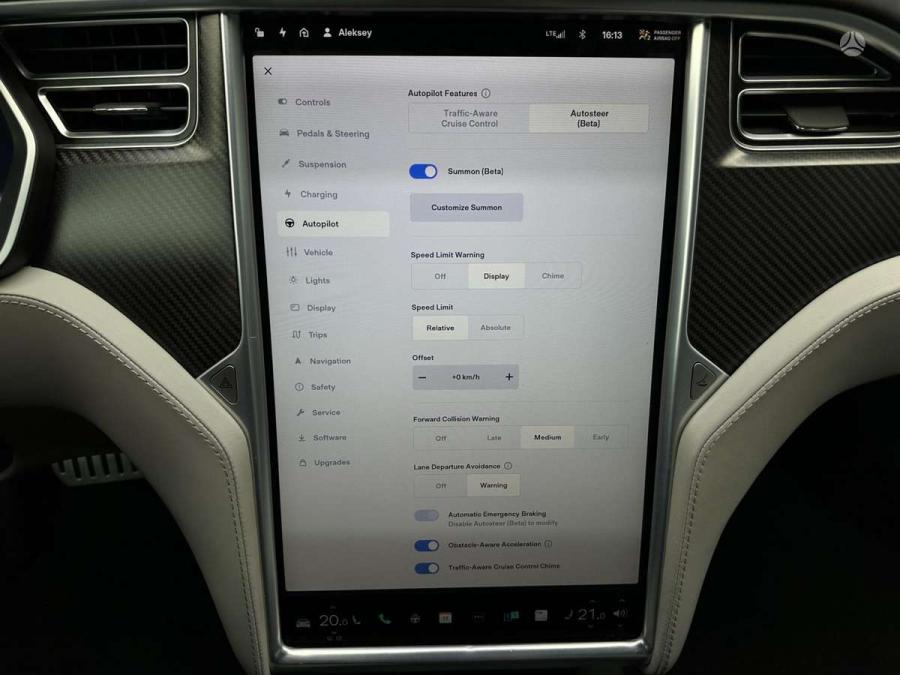 Grey Tesla Model S 2016 in Vilnius, with an engine capacity of 0.00 L and mileage of 141 thousand km for 19750 €, photo 16 on AUTOMOTO.COM.LV