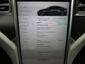 Grey Tesla Model S 2016 in Vilnius, with an engine capacity of 0.00 L and mileage of 141 thousand km for 19750 €, photo 17 on AUTOMOTO.COM.LV