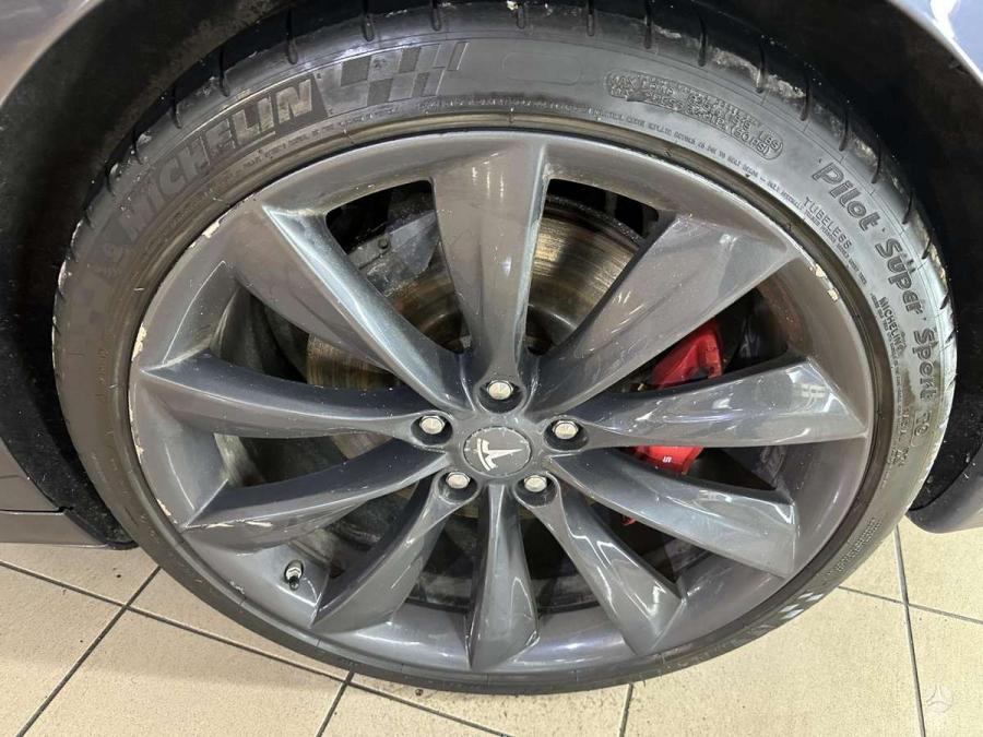 Grey Tesla Model S 2016 in Vilnius, with an engine capacity of 0.00 L and mileage of 141 thousand km for 19750 €, photo 25 on AUTOMOTO.COM.LV