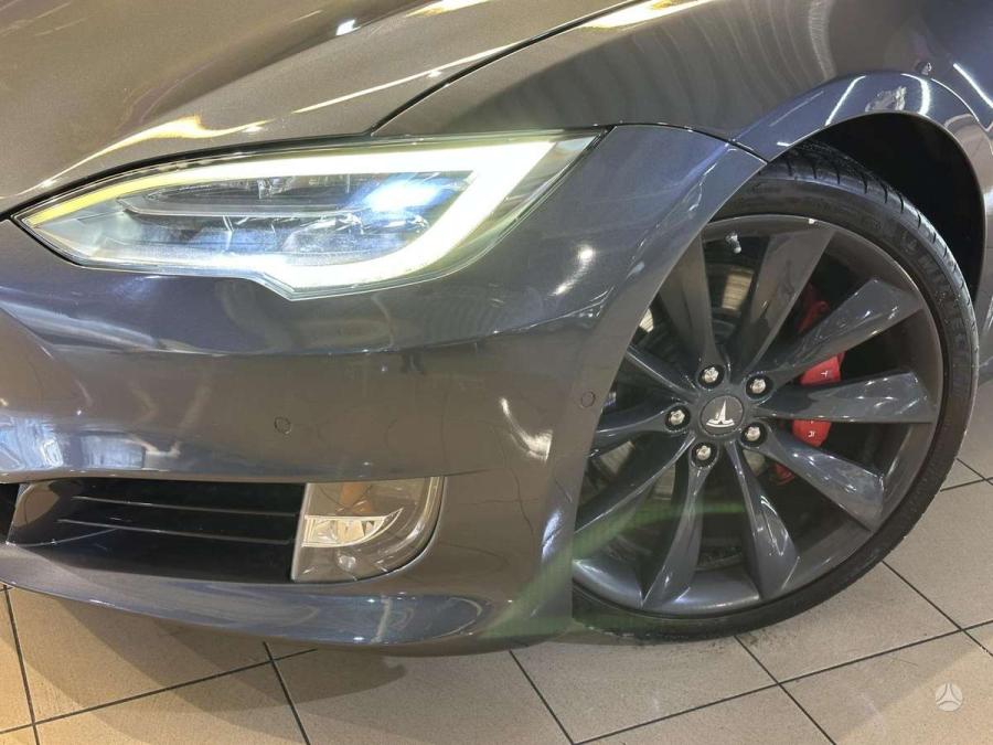 Grey Tesla Model S 2016 in Vilnius, with an engine capacity of 0.00 L and mileage of 141 thousand km for 19750 €, photo 26 on AUTOMOTO.COM.LV