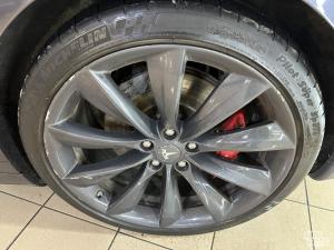 Серый Тесла Модель С 2016 в Авиженяй, объемом двигателя 0.00 л и пробегом 141 тыс. км за 19750 €, фото 25 на AUTOMOTO.COM.LV