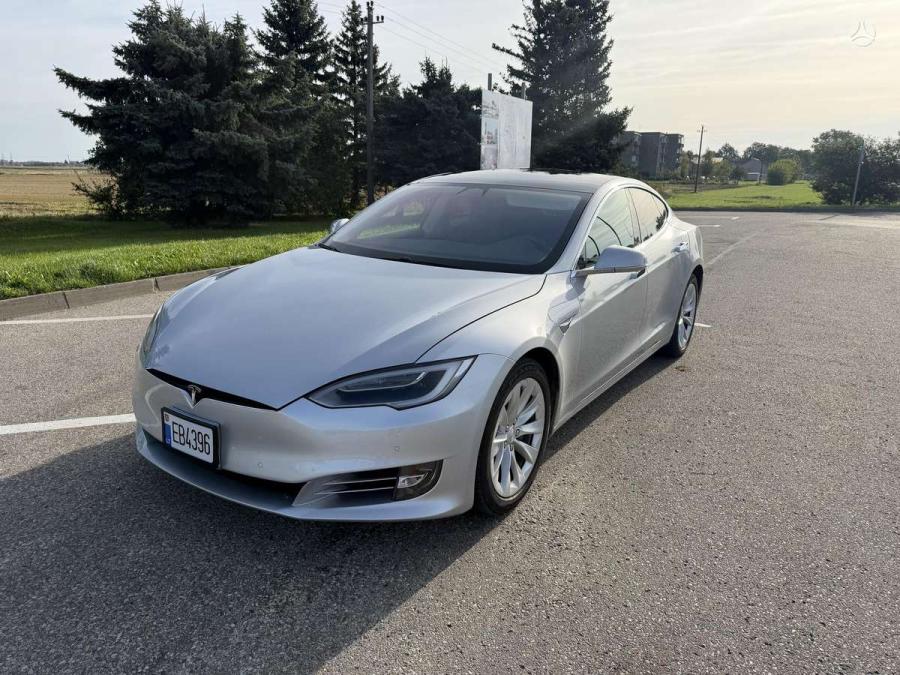 Grey Tesla Model S 2016 in Marijampole, with an engine capacity of 0.00 L and mileage of 133 thousand km for 18900 €, photo 1 on AUTOMOTO.COM.LV