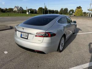Grey Tesla Model S 2016 in Marijampole, with an engine capacity of 0.00 L and mileage of 133 thousand km for 18900 €, photo 4 on AUTOMOTO.COM.LV
