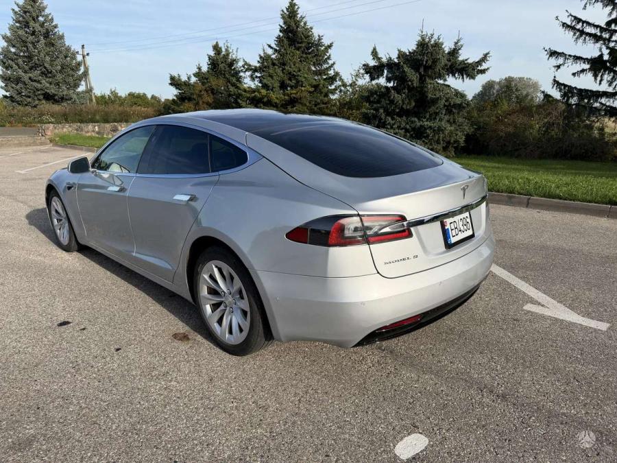 Grey Tesla Model S 2016 in Marijampole, with an engine capacity of 0.00 L and mileage of 133 thousand km for 18900 €, photo 5 on AUTOMOTO.COM.LV