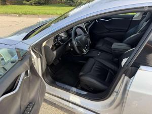 Grey Tesla Model S 2016 in Marijampole, with an engine capacity of 0.00 L and mileage of 133 thousand km for 18900 €, photo 6 on AUTOMOTO.COM.LV