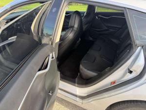 Grey Tesla Model S 2016 in Marijampole, with an engine capacity of 0.00 L and mileage of 133 thousand km for 18900 €, photo 7 on AUTOMOTO.COM.LV
