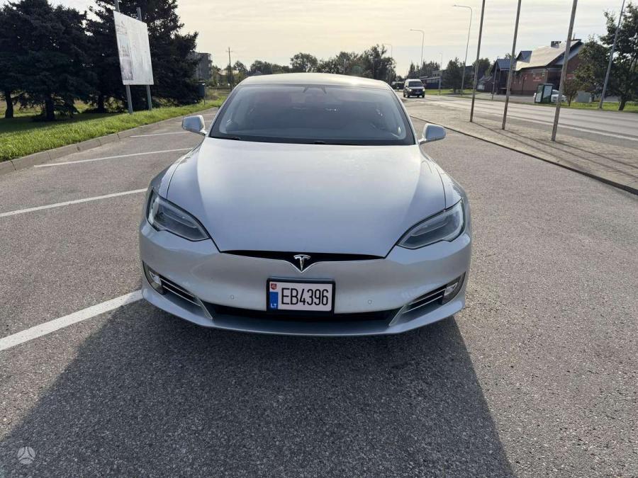 Grey Tesla Model S 2016 in Marijampole, with an engine capacity of 0.00 L and mileage of 133 thousand km for 18900 €, photo 8 on AUTOMOTO.COM.LV