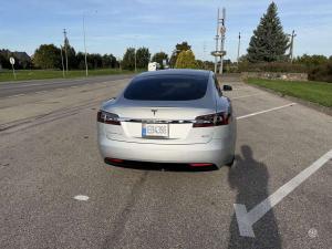 Grey Tesla Model S 2016 in Marijampole, with an engine capacity of 0.00 L and mileage of 133 thousand km for 18900 €, photo 9 on AUTOMOTO.COM.LV