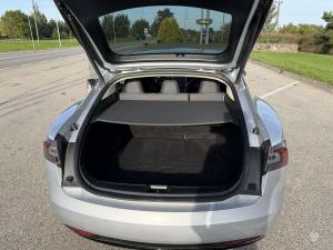 Grey Tesla Model S 2016 in Marijampole, with an engine capacity of 0.00 L and mileage of 133 thousand km for 18900 €, photo 10 on AUTOMOTO.COM.LV