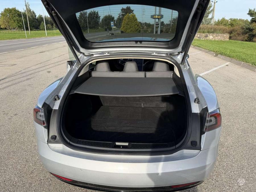 Grey Tesla Model S 2016 in Marijampole, with an engine capacity of 0.00 L and mileage of 133 thousand km for 18900 €, photo 10 on AUTOMOTO.COM.LV