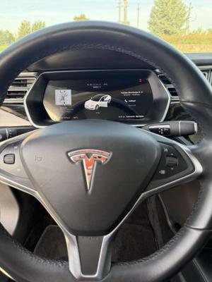 Grey Tesla Model S 2016 in Marijampole, with an engine capacity of 0.00 L and mileage of 133 thousand km for 18900 €, photo 11 on AUTOMOTO.COM.LV