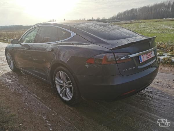 Grey Tesla Model S 2017 in Kaunas, with an engine capacity of 0.00 L and mileage of 82 thousand km for 22700 €, photo 8 on AUTOMOTO.COM.LV