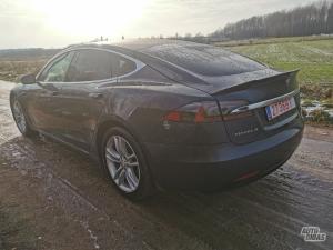 Grey Tesla Model S 2017 in Kaunas, with an engine capacity of 0.00 L and mileage of 82 thousand km for 22700 €, photo 9 on AUTOMOTO.COM.LV