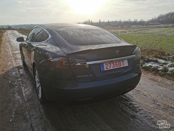 Grey Tesla Model S 2017 in Kaunas, with an engine capacity of 0.00 L and mileage of 82 thousand km for 22700 €, photo 9 on AUTOMOTO.COM.LV