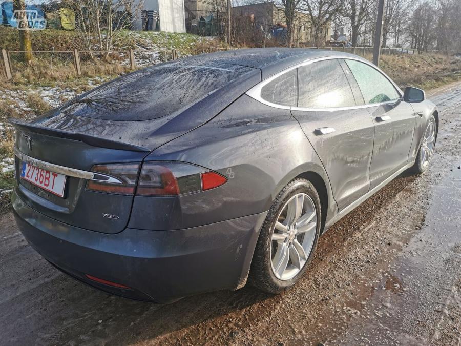 Grey Tesla Model S 2017 in Kaunas, with an engine capacity of 0.00 L and mileage of 82 thousand km for 22700 €, photo 20 on AUTOMOTO.COM.LV