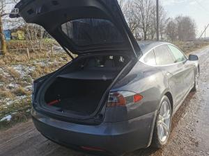 Grey Tesla Model S 2017 in Kaunas, with an engine capacity of 0.00 L and mileage of 82 thousand km for 22700 €, photo 23 on AUTOMOTO.COM.LV