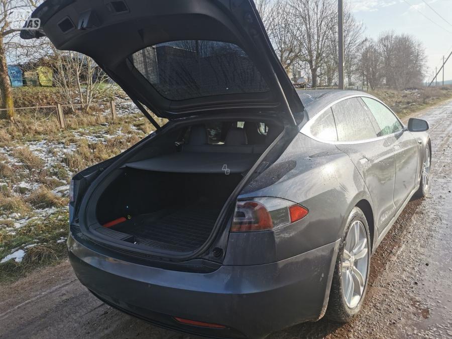 Grey Tesla Model S 2017 in Kaunas, with an engine capacity of 0.00 L and mileage of 82 thousand km for 22700 €, photo 23 on AUTOMOTO.COM.LV