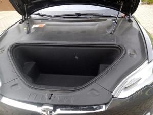 Grey Tesla Model S 2017 in Kaunas, with an engine capacity of 0.00 L and mileage of 82 thousand km for 22700 €, photo 24 on AUTOMOTO.COM.LV