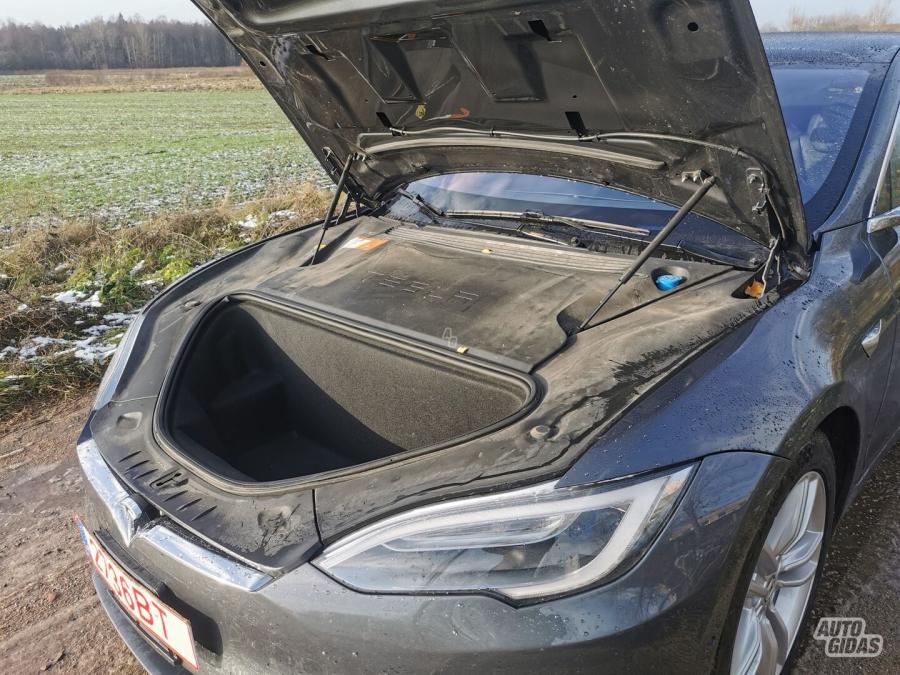 Grey Tesla Model S 2017 in Kaunas, with an engine capacity of 0.00 L and mileage of 82 thousand km for 22700 €, photo 25 on AUTOMOTO.COM.LV