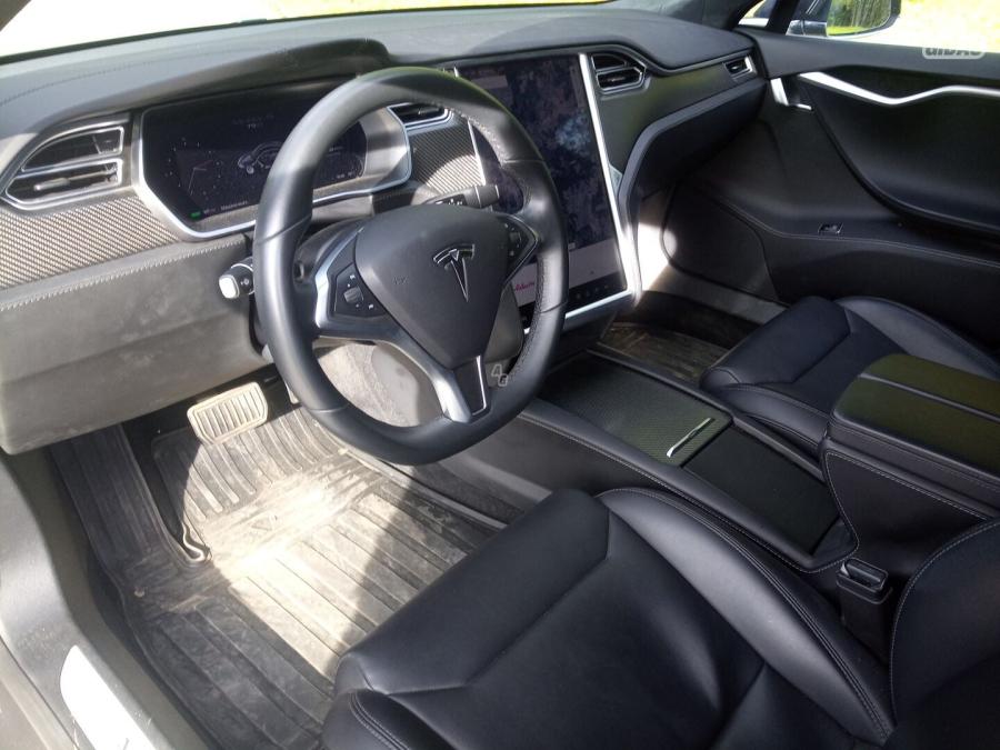 Grey Tesla Model S 2017 in Kaunas, with an engine capacity of 0.00 L and mileage of 82 thousand km for 22700 €, photo 27 on AUTOMOTO.COM.LV