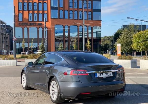 Grey Tesla Model S 2017 in Tallinn, with an engine capacity of 0.00 L and mileage of 118 thousand km for 36000 €, photo 11 on AUTOMOTO.COM.LV