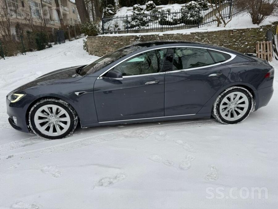 Pelēks Tesla Model S 2017 Rīga, ar dzinēja tilpumu 0.00 L un nobraukumu 165 tūkst. km par 18900 €, foto 2 vietnē AUTOMOTO.COM.LV