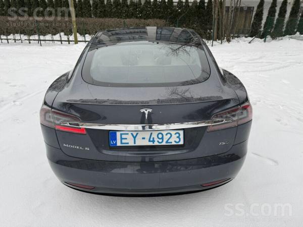 Pelēks Tesla Model S 2017 Rīga, ar dzinēja tilpumu 0.00 L un nobraukumu 165 tūkst. km par 18900 €, foto 4 vietnē AUTOMOTO.COM.LV