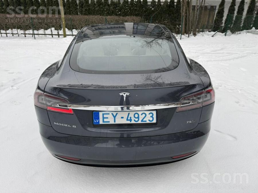 Pelēks Tesla Model S 2017 Rīga, ar dzinēja tilpumu 0.00 L un nobraukumu 165 tūkst. km par 18900 €, foto 4 vietnē AUTOMOTO.COM.LV