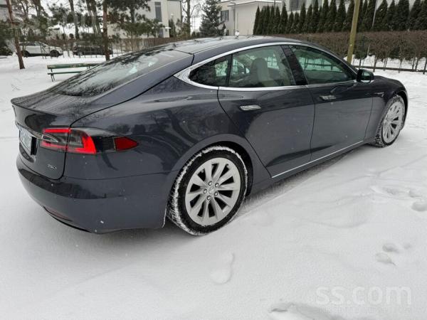 Pelēks Tesla Model S 2017 Rīga, ar dzinēja tilpumu 0.00 L un nobraukumu 165 tūkst. km par 18900 €, foto 5 vietnē AUTOMOTO.COM.LV