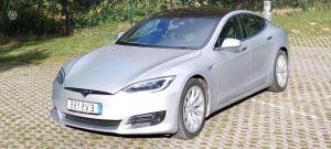 Pelēks Tesla Model S 2017 Klaipėda, ar dzinēja tilpumu 0.00 L un nobraukumu 422 tūkst. km par 11000 €, foto  vietnē AUTOMOTO.COM.LV