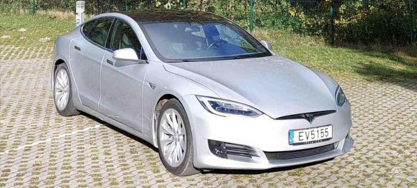 Pelēks Tesla Model S 2017 Klaipėda, ar dzinēja tilpumu 0.00 L un nobraukumu 422 tūkst. km par 11000 €, foto 2 vietnē AUTOMOTO.COM.LV
