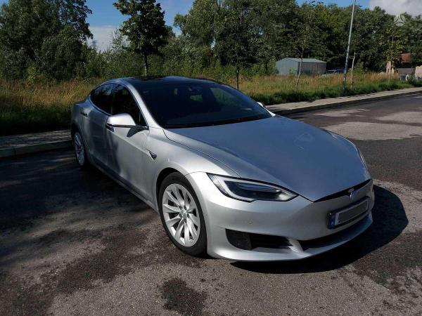 Pelēks Tesla Model S 2017 Klaipėda, ar dzinēja tilpumu 0.00 L un nobraukumu 422 tūkst. km par 11000 €, foto 3 vietnē AUTOMOTO.COM.LV