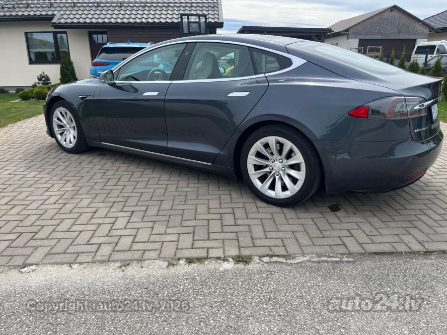 Grey Tesla Model S 2017 in Tartu, with an engine capacity of 0.00 L and mileage of 170 thousand km for 24000 €, photo 6 on AUTOMOTO.COM.LV
