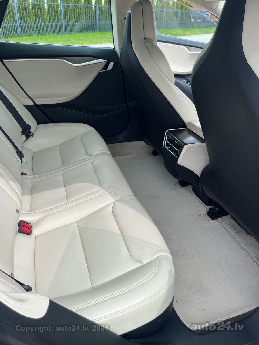 Grey Tesla Model S 2017 in Tartu, with an engine capacity of 0.00 L and mileage of 170 thousand km for 24000 €, photo 11 on AUTOMOTO.COM.LV