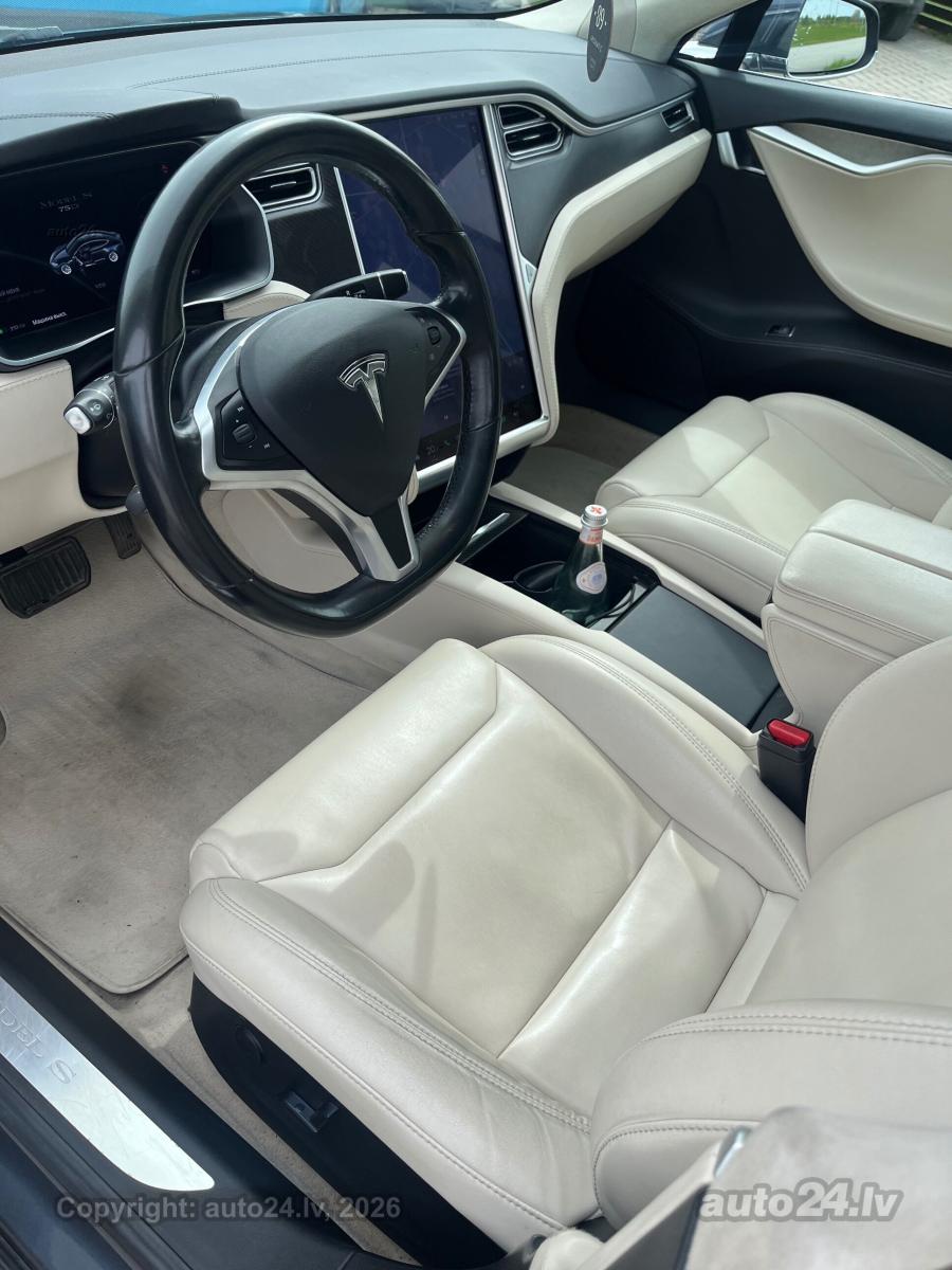 Grey Tesla Model S 2017 in Tartu, with an engine capacity of 0.00 L and mileage of 170 thousand km for 24000 €, photo 12 on AUTOMOTO.COM.LV