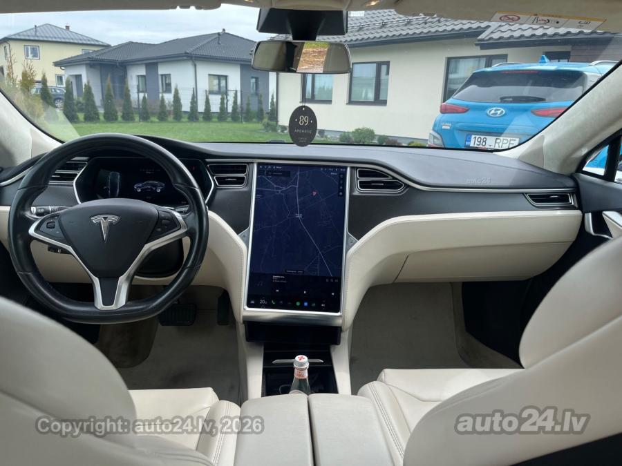 Grey Tesla Model S 2017 in Tartu, with an engine capacity of 0.00 L and mileage of 170 thousand km for 24000 €, photo 14 on AUTOMOTO.COM.LV